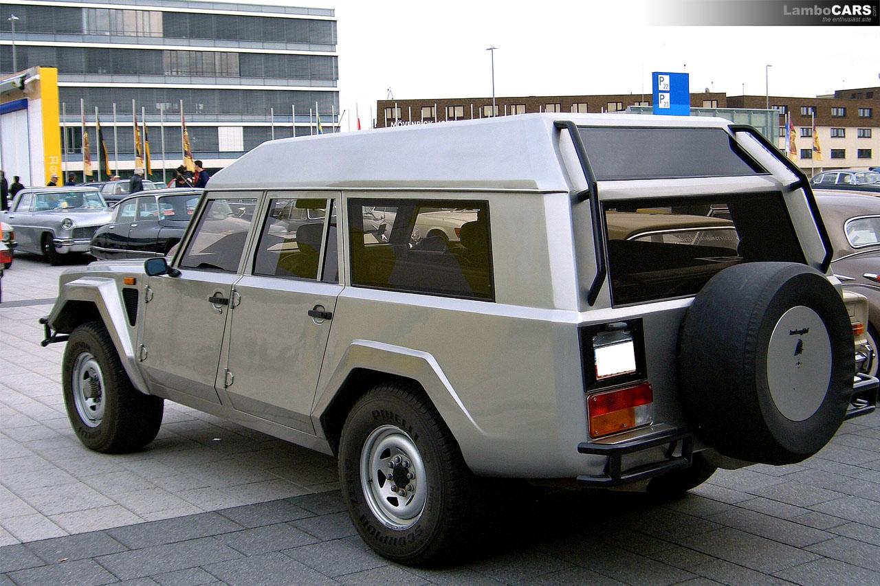 High-Resolution Lamborghini LM002 Estate Photos