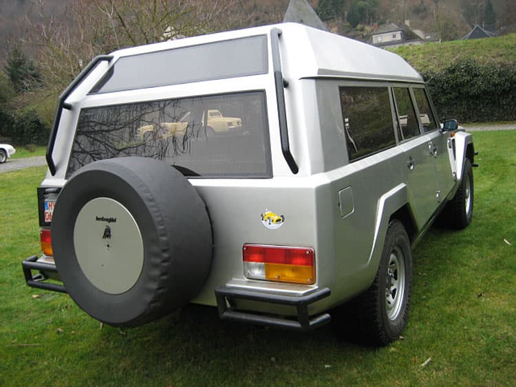 High-Resolution Lamborghini LM002 Estate Photos