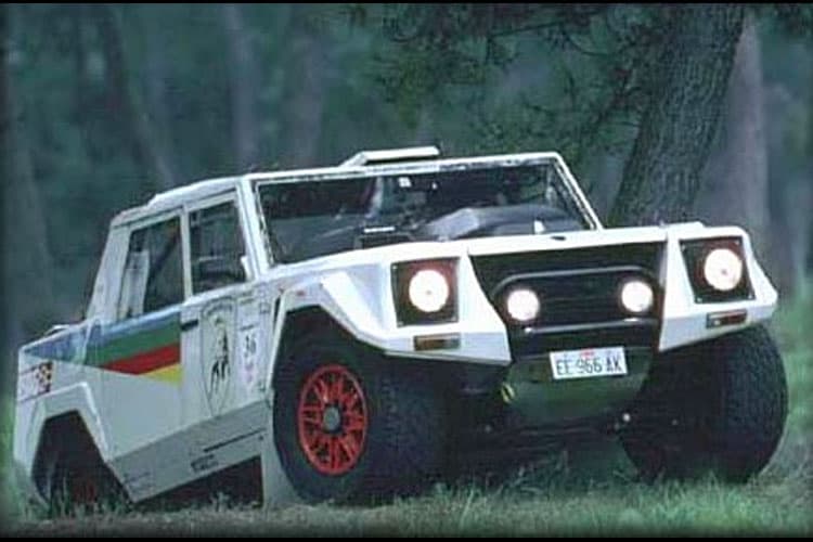High-Resolution Lamborghini LM002 Paris Dakar Photos