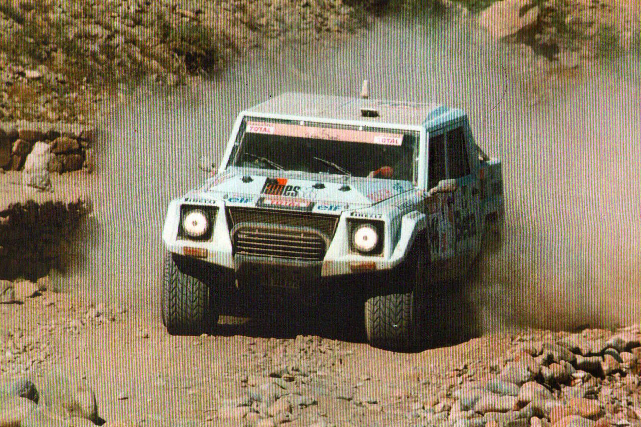 High-Resolution Lamborghini LM002 Paris Dakar Photos