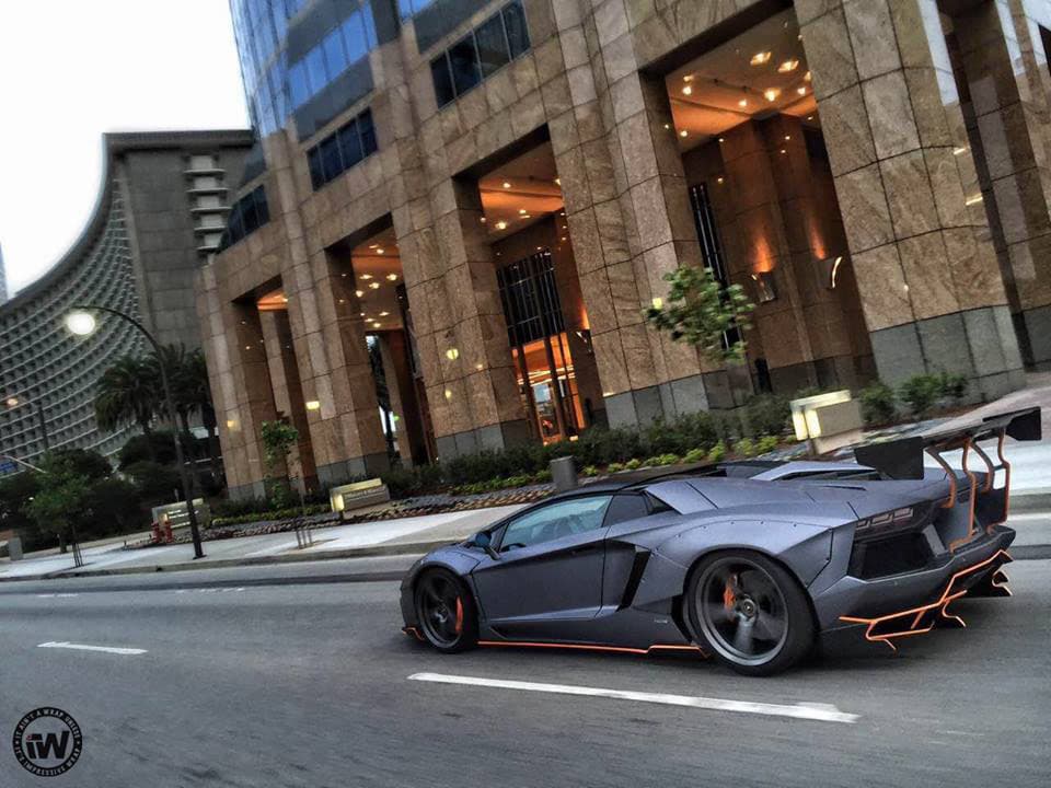 High-Resolution Lamborghini Aventador Roadster Photos