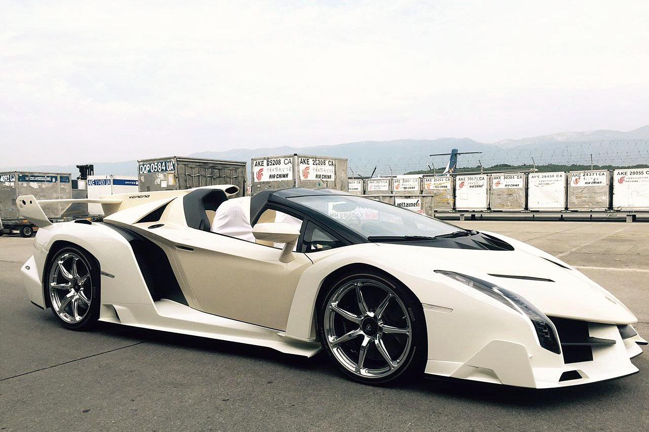 High-Resolution Lamborghini Veneno Roadster Photos