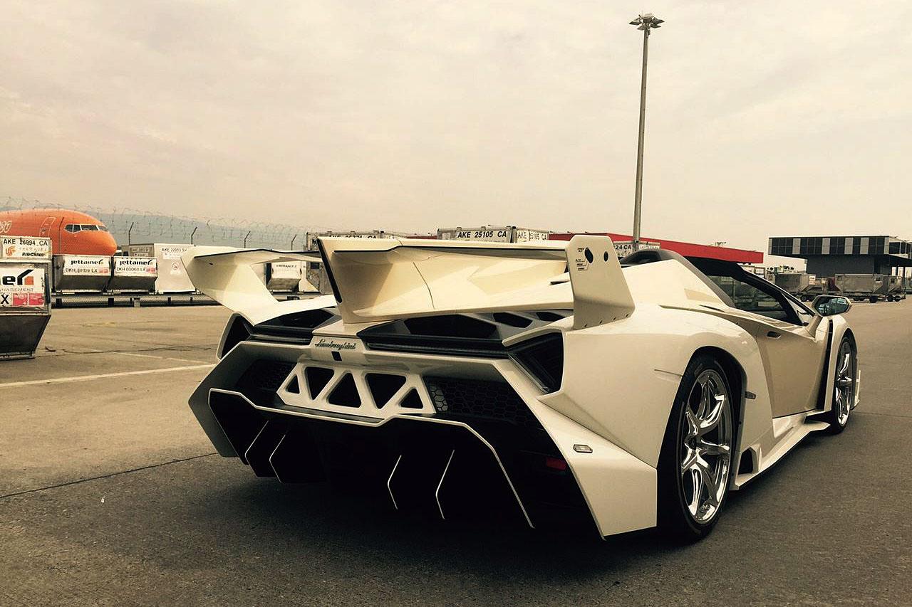 High-Resolution Lamborghini Veneno Roadster Photos