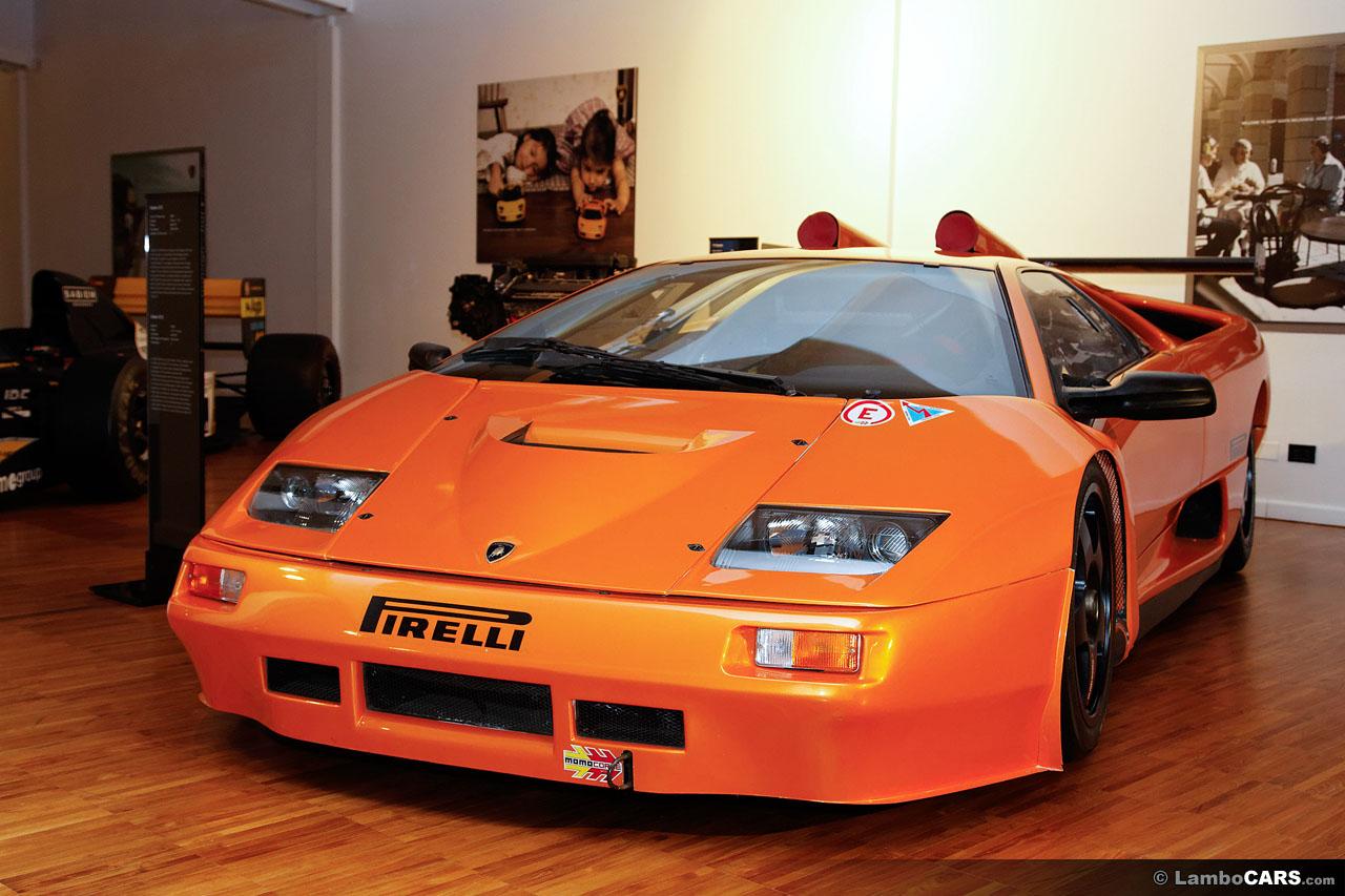High-Resolution Lamborghini Diablo GT2 Photos