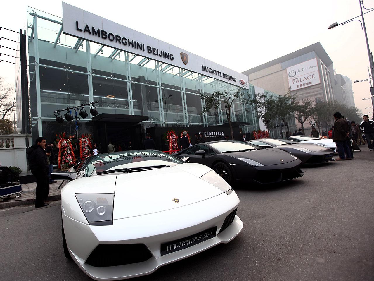 Lamborghini AUTOMOBILI Guide & History | LamboCARS.com