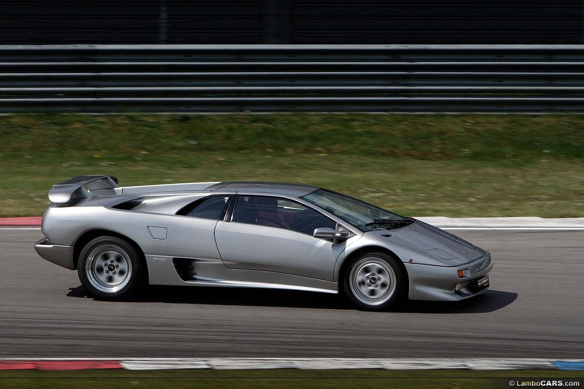 High-Resolution Lamborghini Diablo Photos