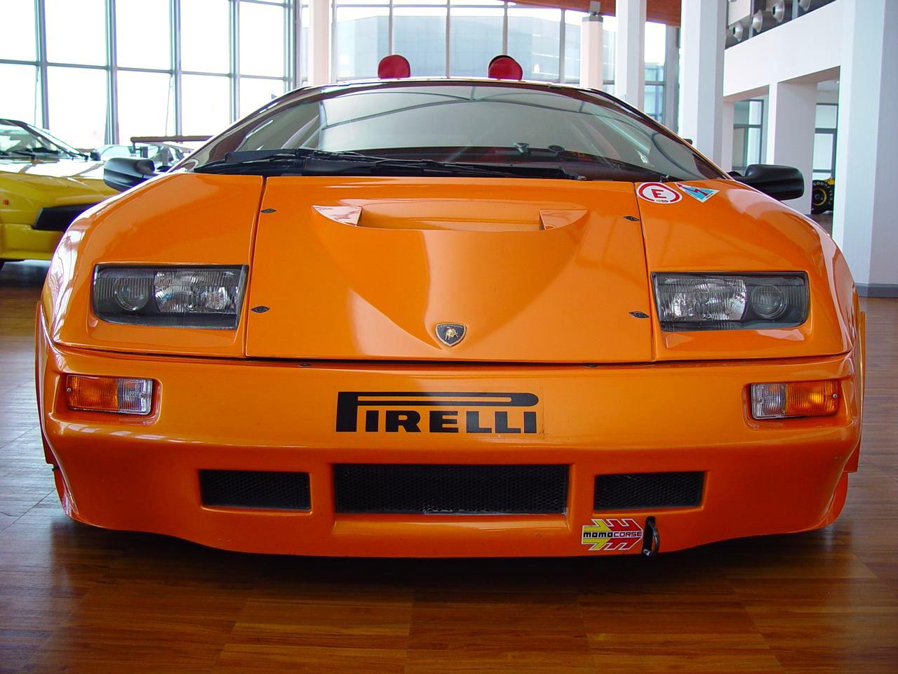 High-Resolution Lamborghini Diablo GT2 Photos