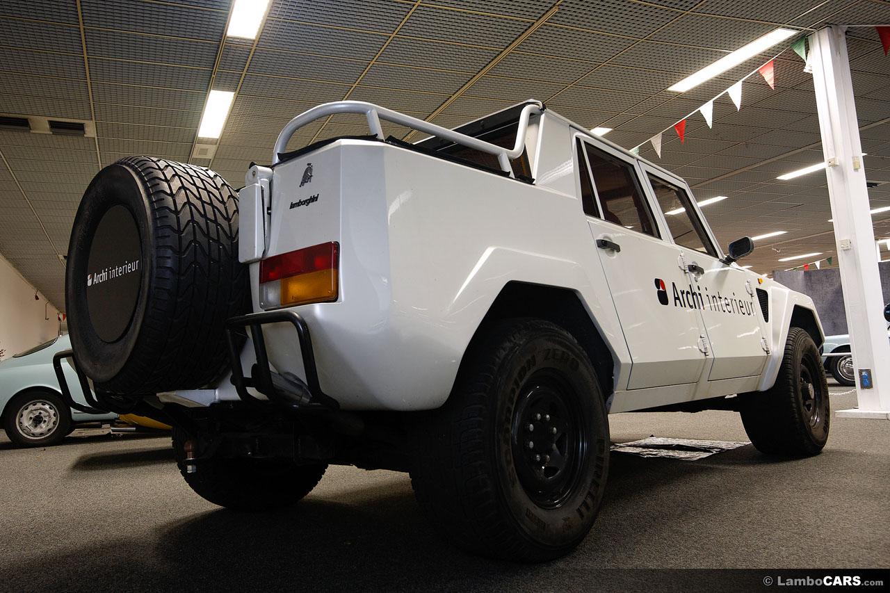 High-Resolution Lamborghini LM002 Photos
