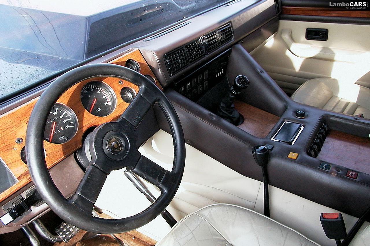 High-Resolution Lamborghini LM002 Photos