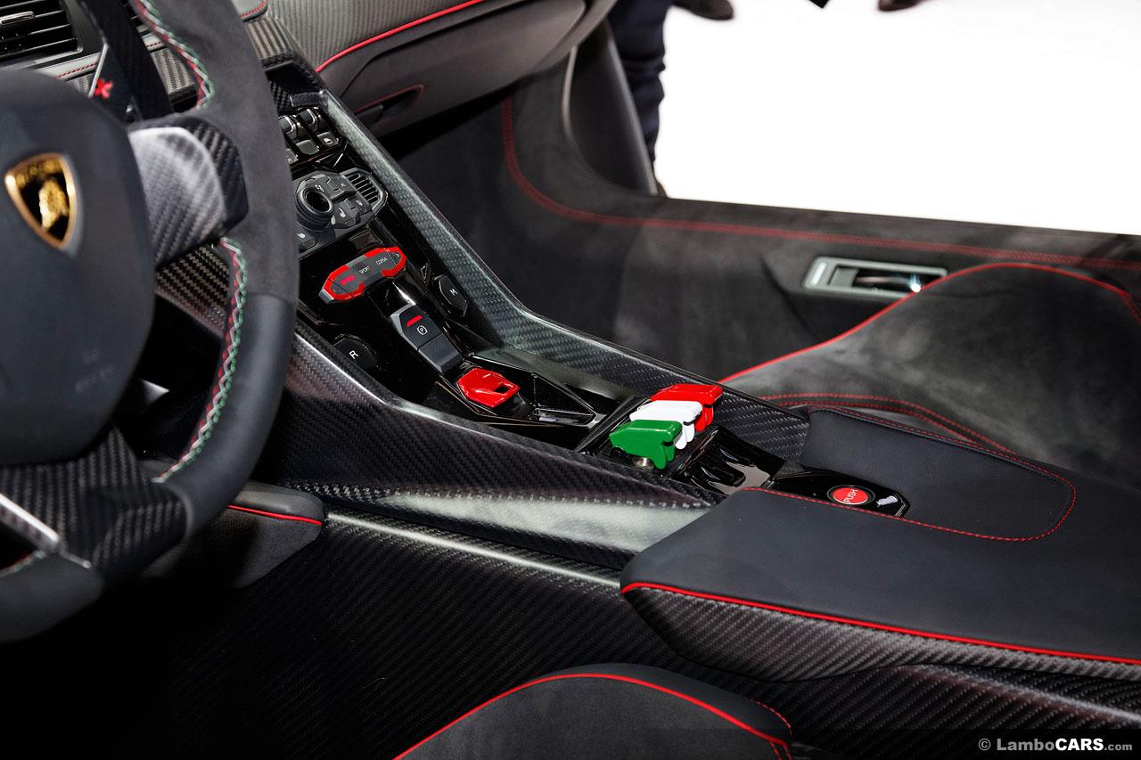 High-Resolution Lamborghini Veneno Photos