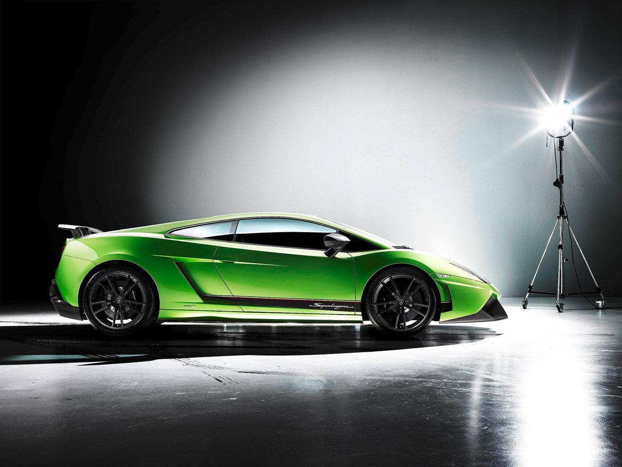 Green Lamborghini Gallardo Superleggera