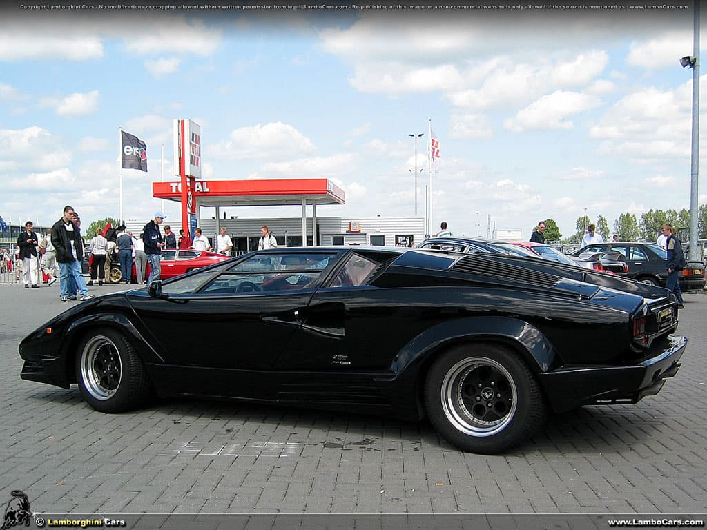 High-Resolution Lamborghini Countach Photos
