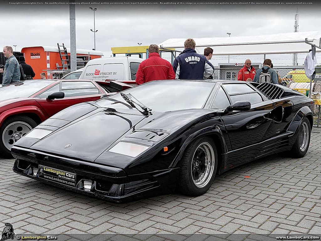 High-Resolution Lamborghini Countach Photos
