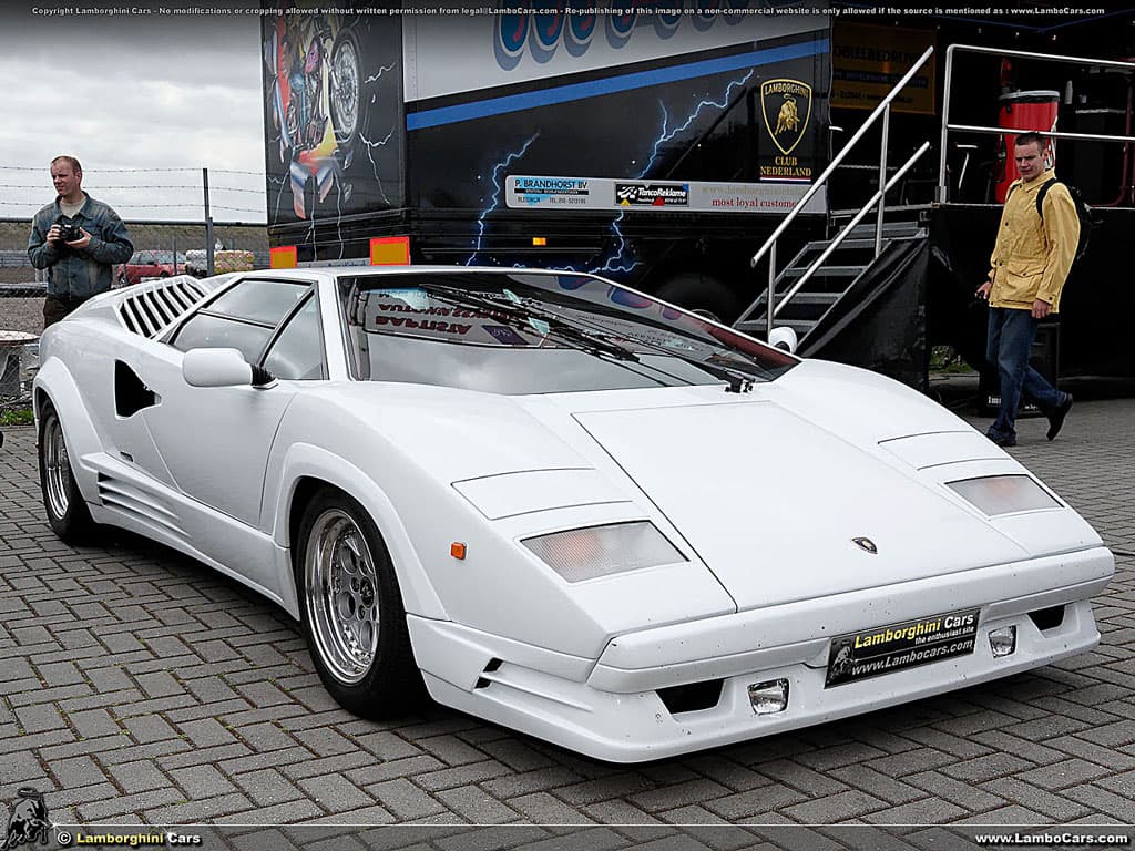 High-Resolution Lamborghini Countach Photos