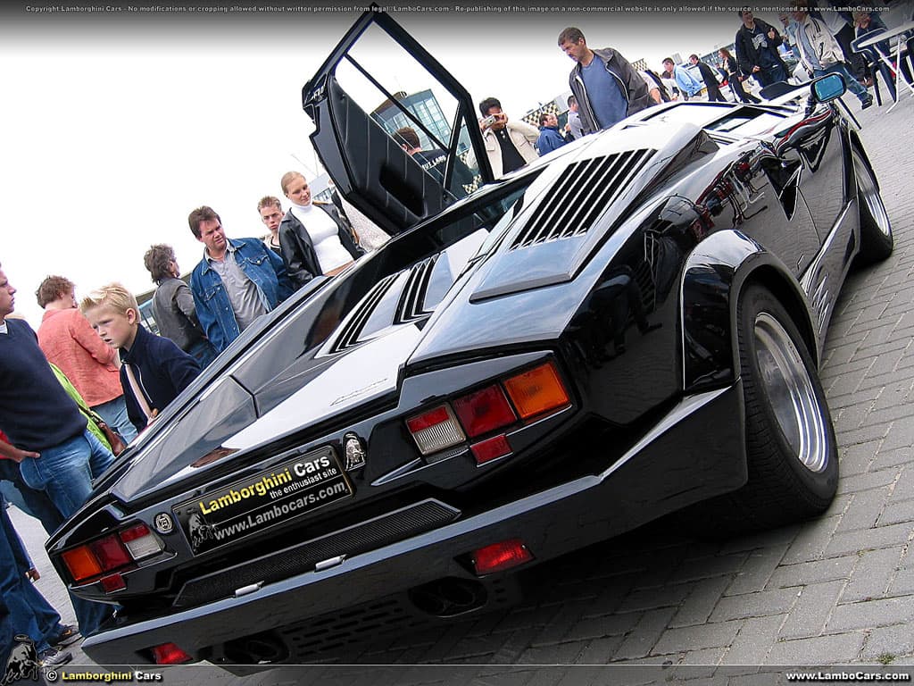 High-Resolution Lamborghini Countach Photos
