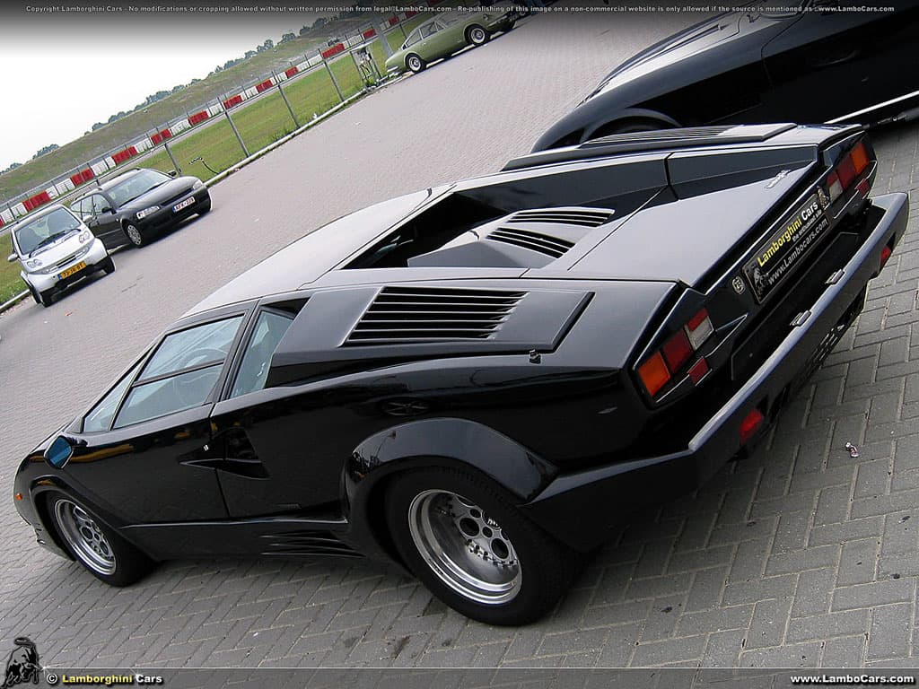 High-Resolution Lamborghini Countach Photos