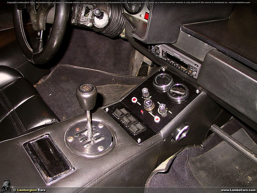 High-Resolution Lamborghini Countach LP400 S Photos