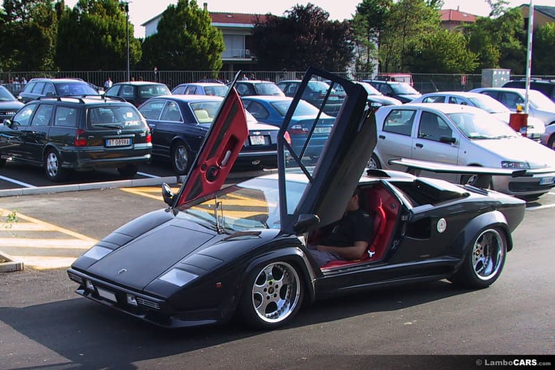 High-Resolution Lamborghini Countach LP400 S Photos