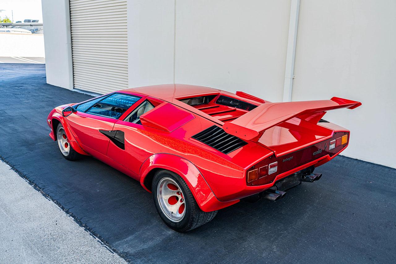 High-Resolution Lamborghini Countach Photos