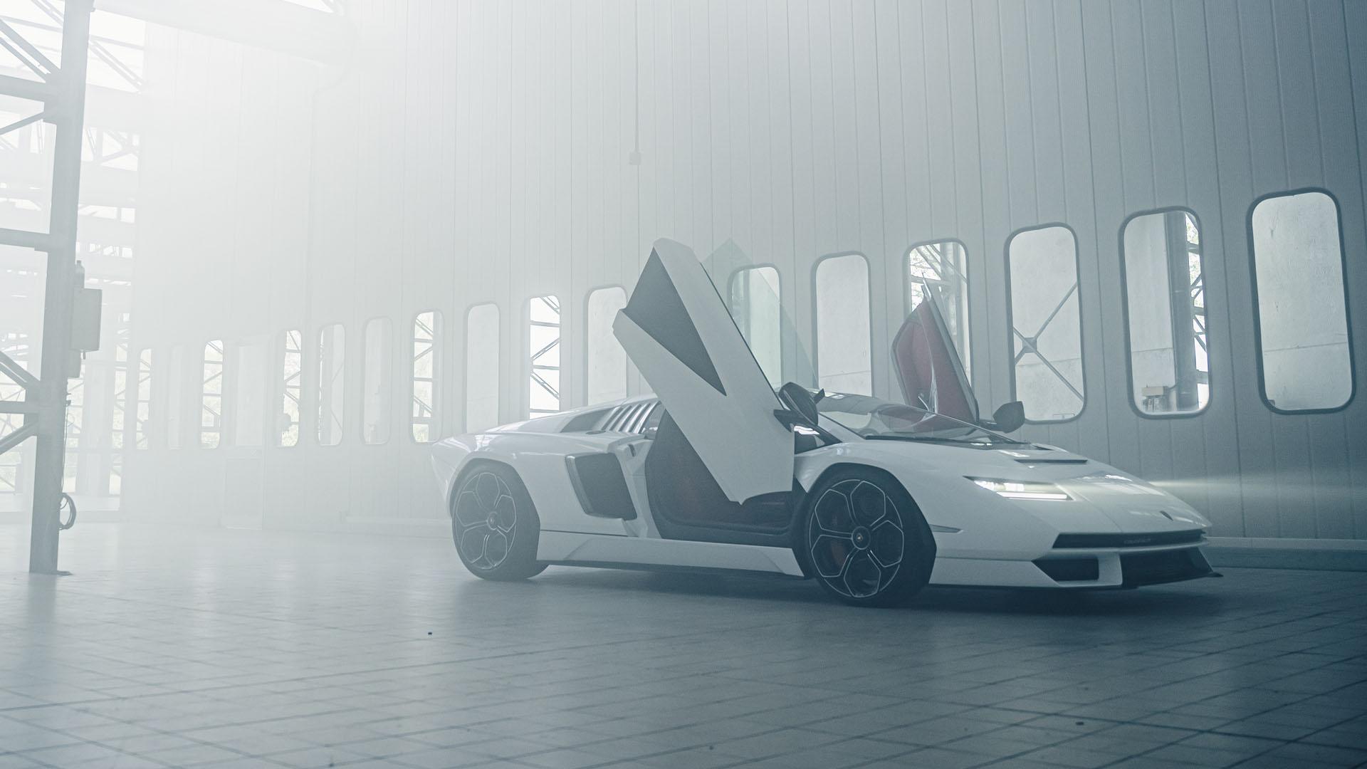 VIDEO: Ferrari Testarossa vs Lamborghini Countach (The Grand Tour ...