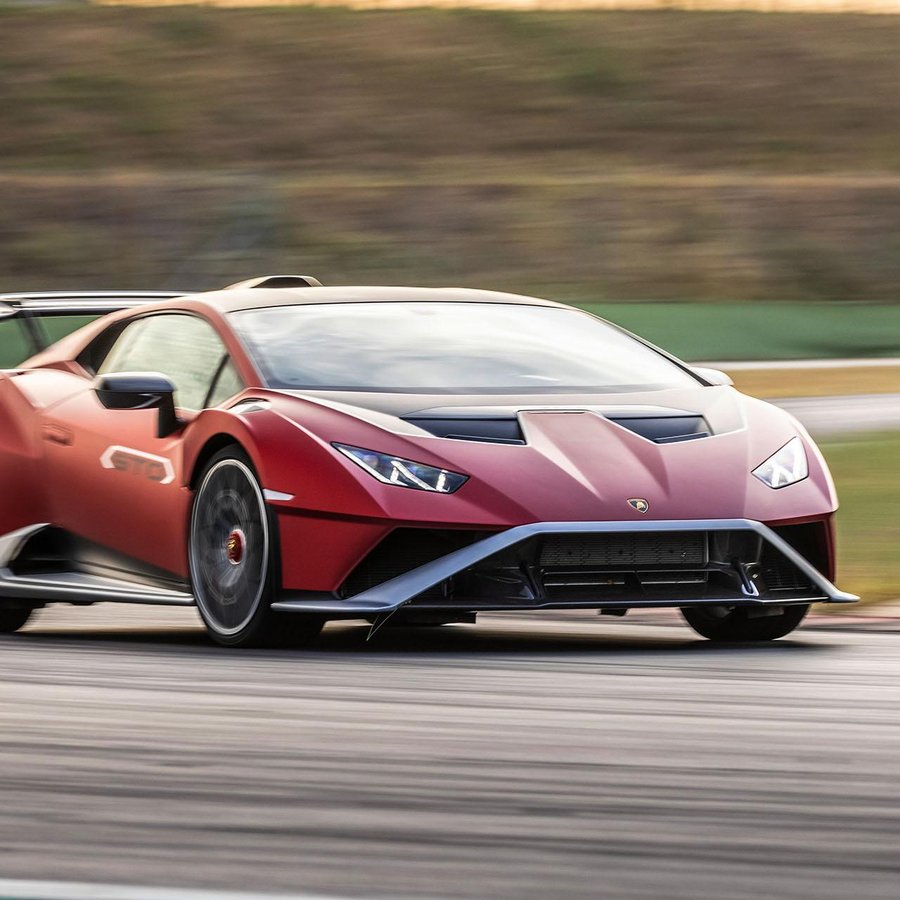 High-Resolution Lamborghini Cheetah Photos