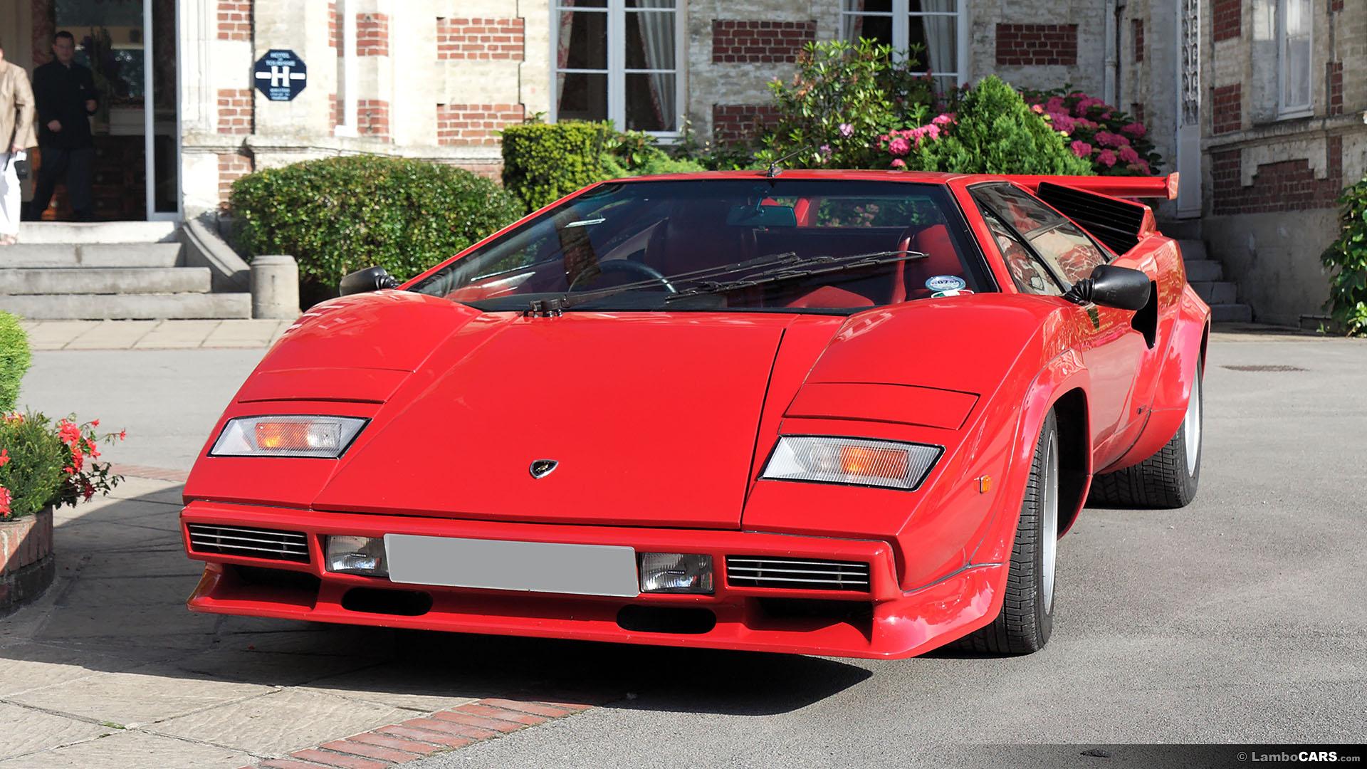 High-Resolution Lamborghini Countach Retro Photos