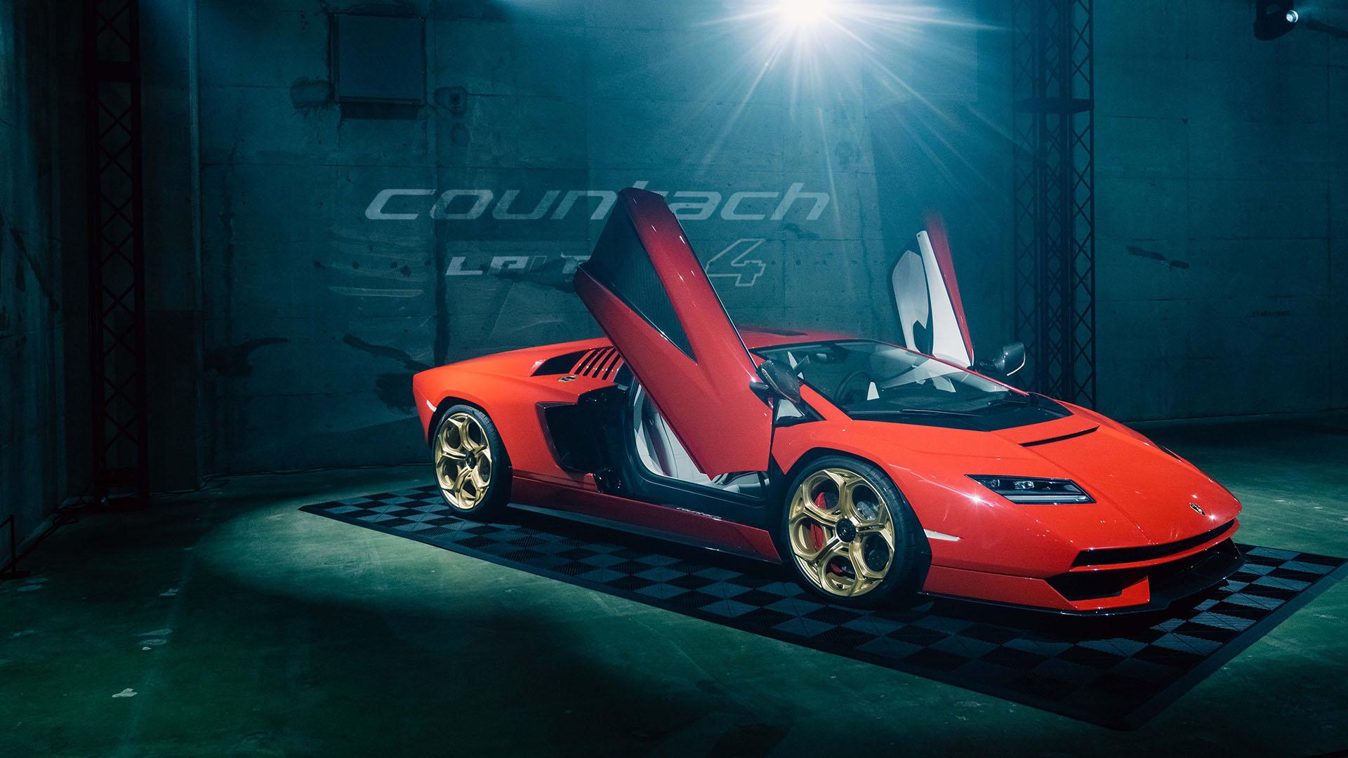 High-Resolution Lamborghini Countach Retro Photos