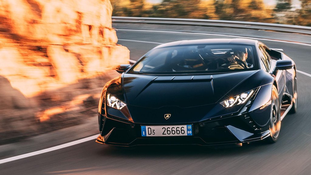 The dynamic debut of the Huracán Tecnica - LamboCARS
