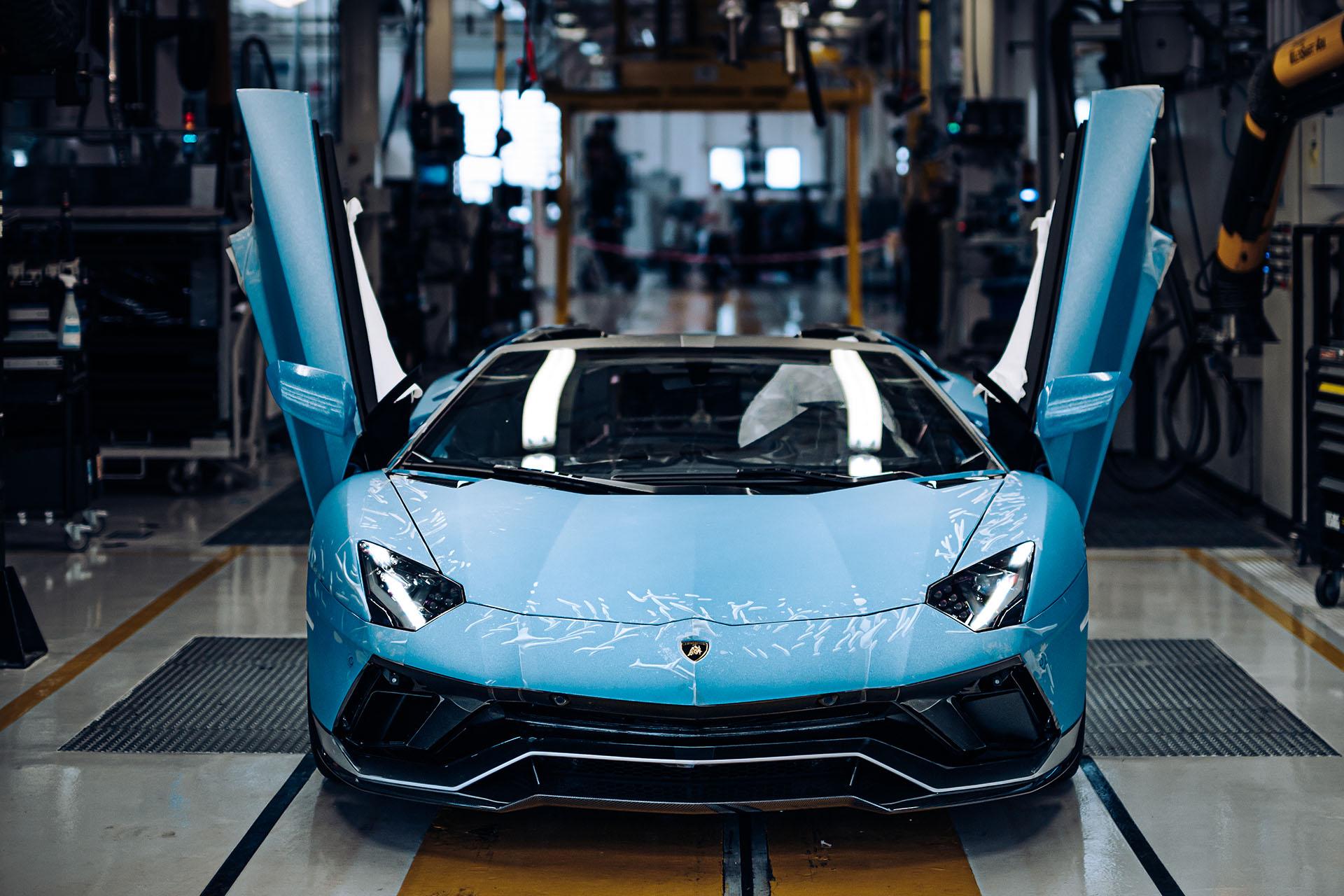 How Much Does Lamborghini Weigh? - LamboCars
