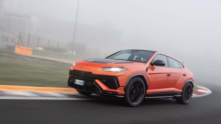 Lamborghini Urus Vs Performante Drag Race - LamboCARS