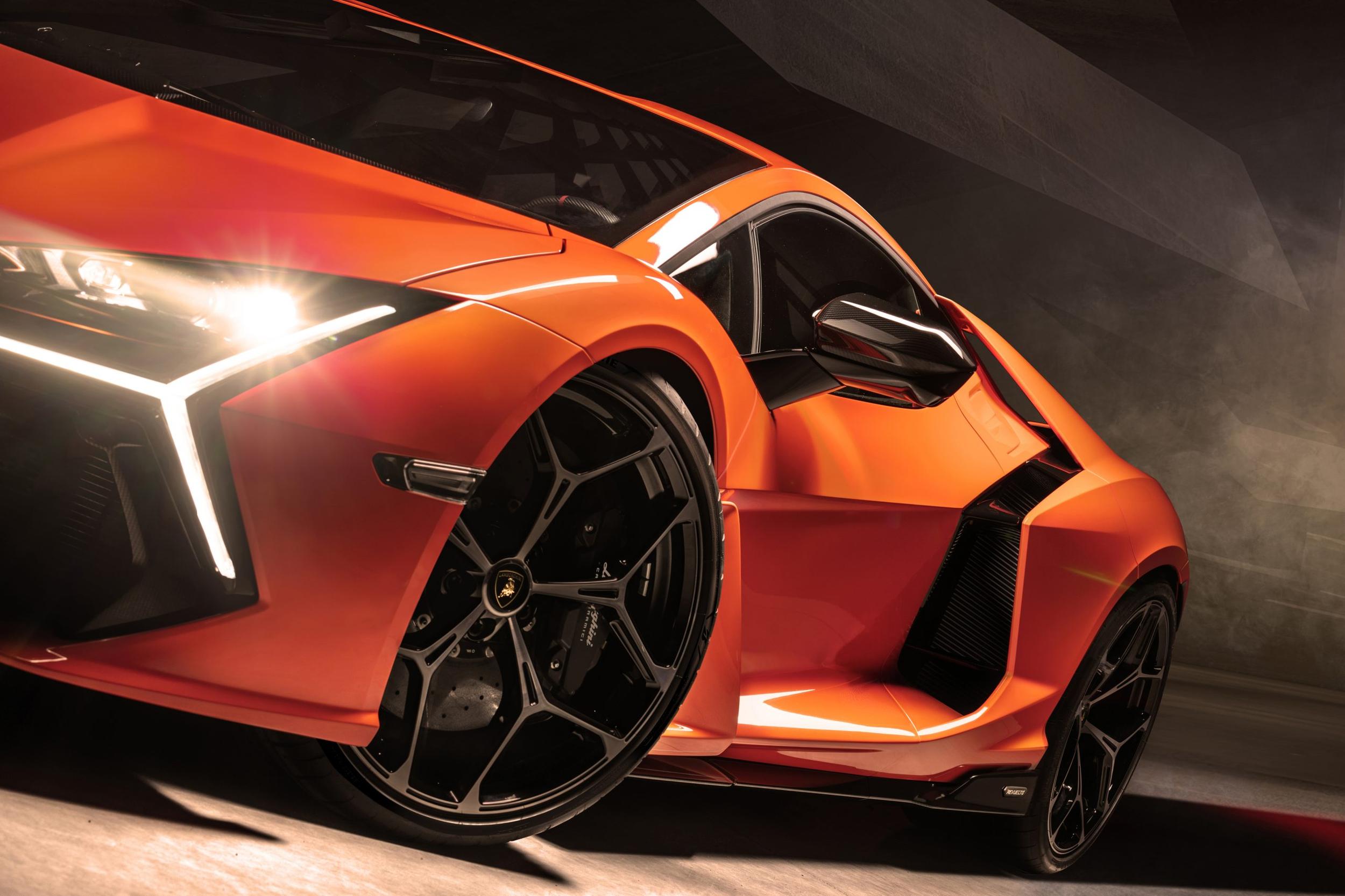 2024 Lamborghini Revuelto: Review, Price, Specs and Models - LamboCARS