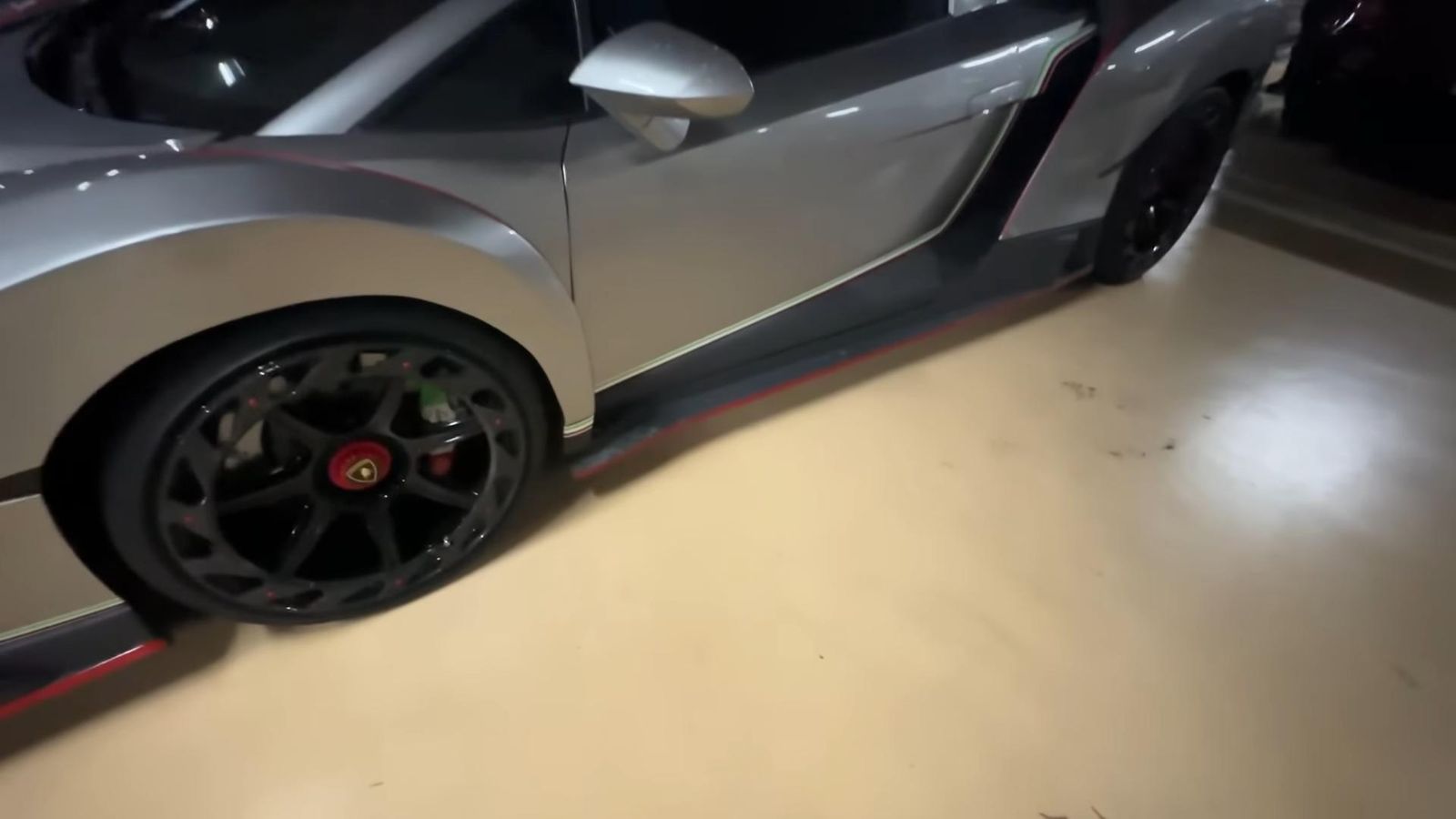 YouTuber Discovers Stunningly Realistic Fake Lamborghini Veneno Replica ...